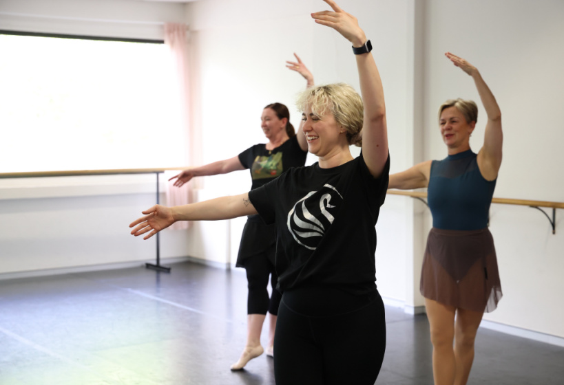 The classes helping older dancers give ballet a whirl | HerCanberra